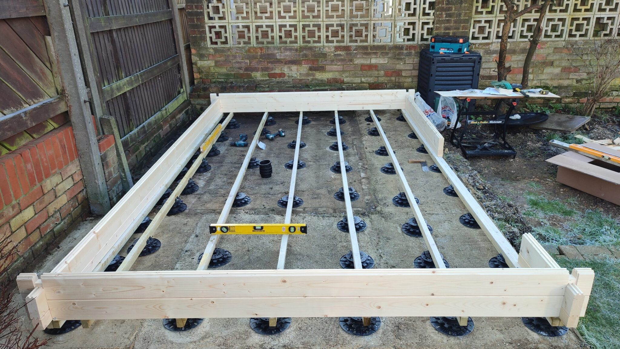 Building my amazing Dunster House Log Cabin - Part 1 - Simon Hawketts ...
