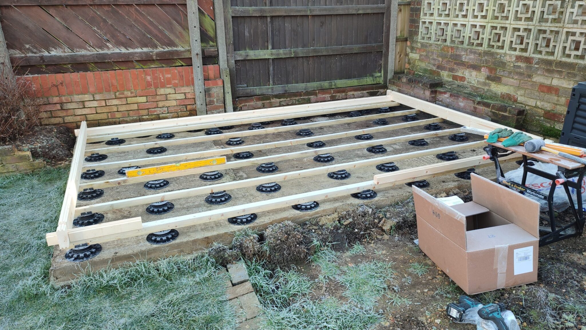 Building my amazing Dunster House Log Cabin - Part 1 - Simon Hawketts ...