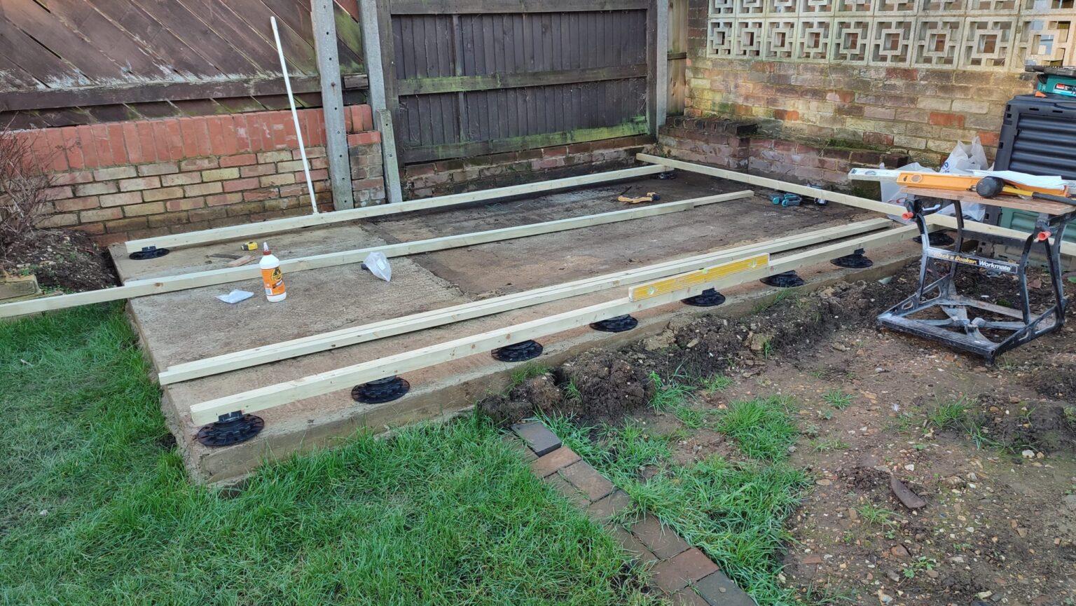Building my amazing Dunster House Log Cabin - Part 1 - Simon Hawketts ...